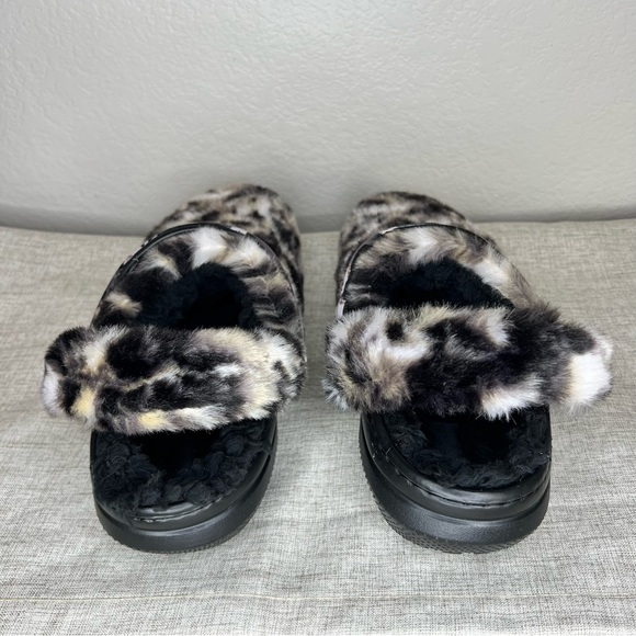 CROCS | Shoes | New Crocs Unisexadult Classic Fur Sure Clog Fuzzy ...